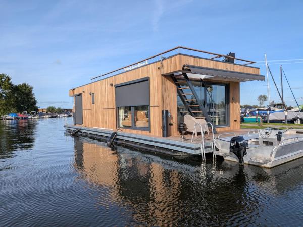 Surla House Boat Tikwa Unique Waterfront Stay At Resort Kagerplassen - Lisse