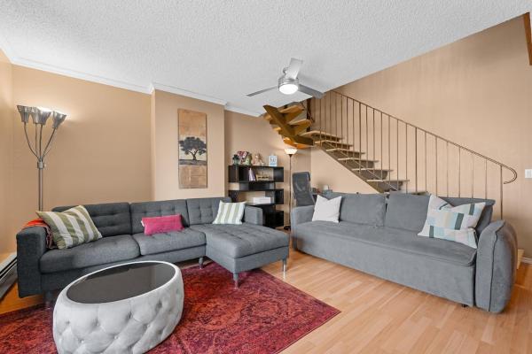 Dalhousie 2br Two Storey Condo At The Fortress City Views Indoor Pool Gym Parking - Calgary