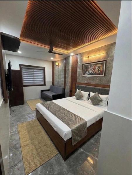 Oxynest Hotel - Haldwani