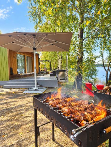 Piestātne Riverside Cabins With Sauna, Hot Tub & Private Pier - Latvia