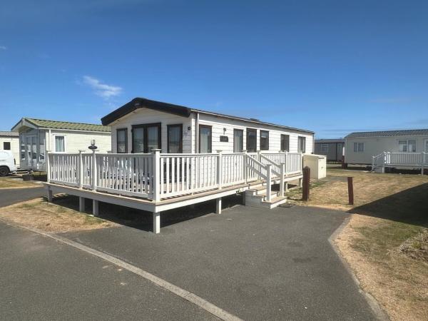 6 Berth Caravan With Decking At Barmston Beach Holiday Park Ref 62018rv - North Yorkshire