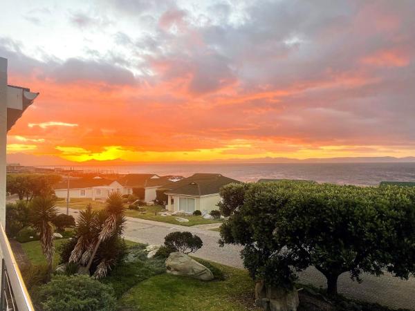 42 Whale Rock Estate - Hermanus