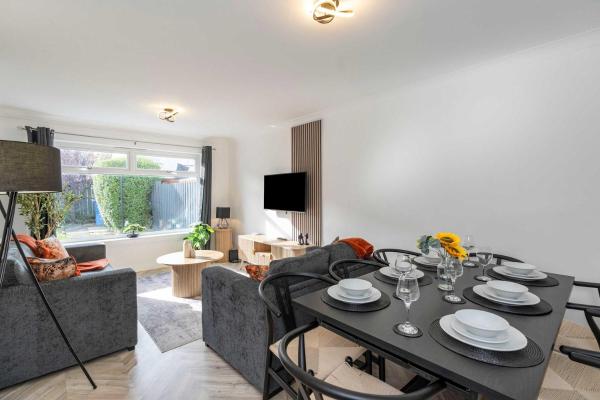 Contractor & Family Friendly House - Sleeps 8 - Free Parking And Fast Wi-fi - Linlithgow