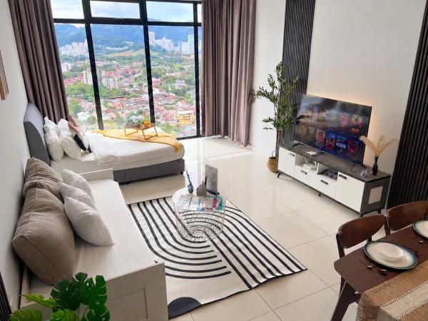 Georgetown#beacon Executive Suite Skypool#luxury&glamorous Suite#2br#living Room With Queen Bed - Batu Ferringhi