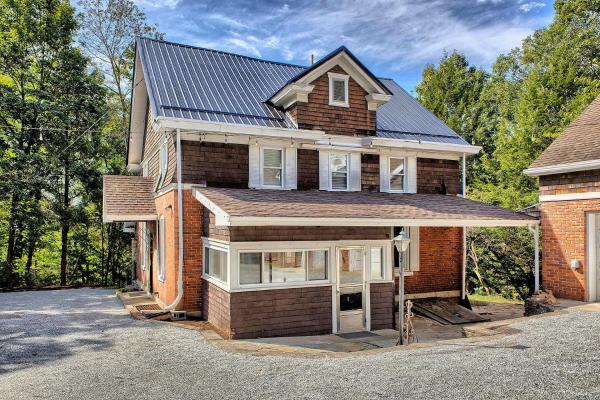 The Farmhouse At Cliffwood Colony - Ligonier, PA