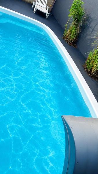 Casa De Temporada Em Caldas Novas Goias, 2 Quartos Com Ar E Piscina Grande E Roupa De Cama Inclusas Aceito Pet E Parcelo Até 18x No Cartão De Crédito Sem Sem Juros - Caldas Novas