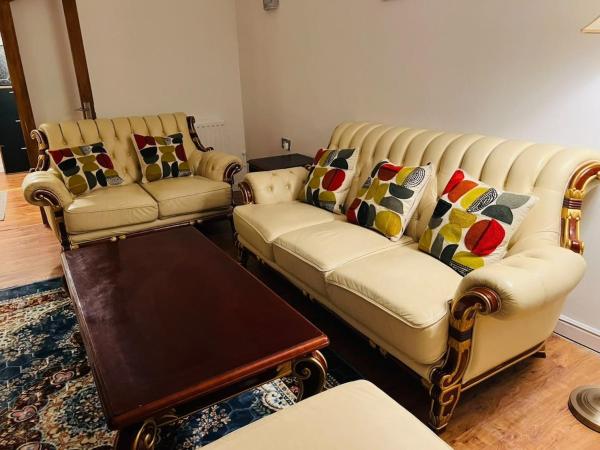 Farnborough Stay - 4 Bedroom - Bracknell