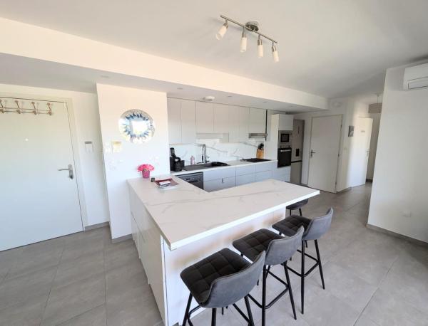 Le Contemporain · T4 Neuf, Terrasse Vue Pins & Clim - Port-de-Bouc