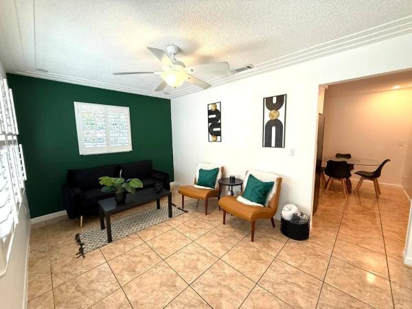 2 Bdrm House 15 Min Beach, 50 Min To Space Center - Melbourne Beach, FL