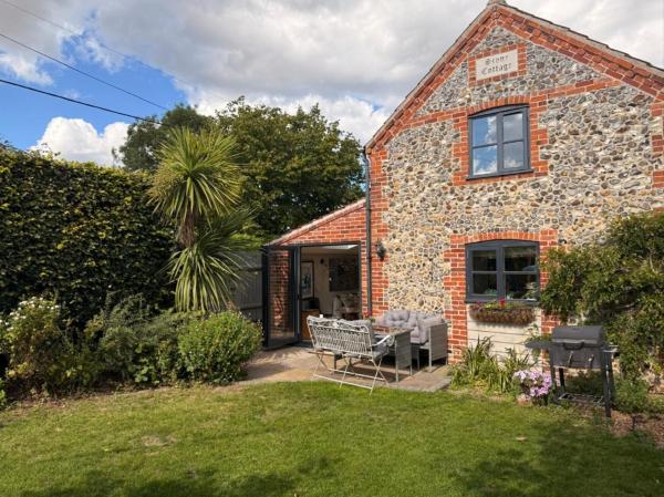 Stone Cottage Luxury Spa Cottage With Hot Tub, Pool, Log Fire - Norfolk