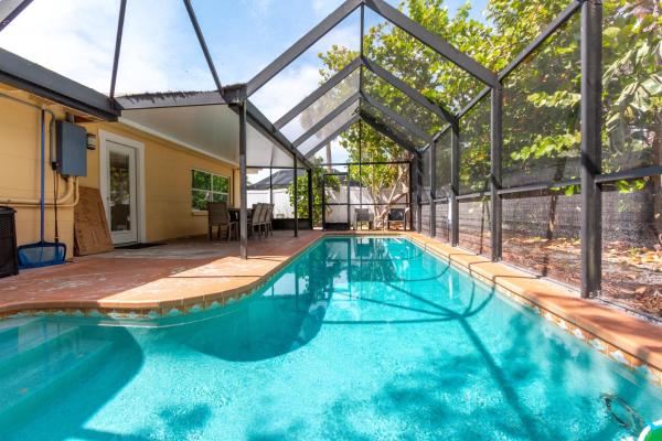 Coastal Breeze - Beach Pool Home - Steps To North Beach! - Dunedin, FL