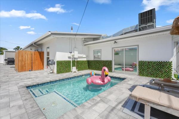 Dreamy 3br Clearwater Beach Home | Heated Pool & Steps To Sand | Monthly Rental - Dunedin, FL