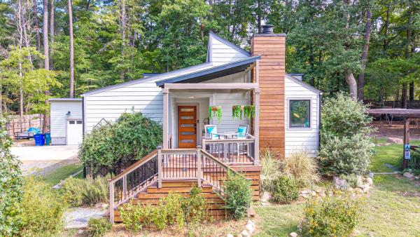 Single Story Retreat With Pavilion - Carrboro, NC