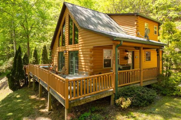 Little Bear Chalet - Mountain Views, Hot Tub & Ev Charger - North Carolina