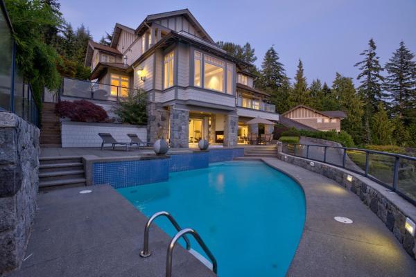Beautiful 5 Bedroom West Vancouver Mansion - Bowen Island