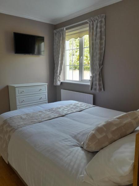 Rest-a-while Across From The Galway Clinic - Oranmore