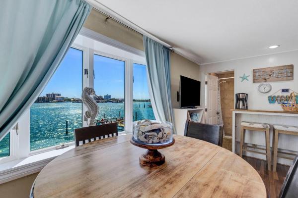Water View & Heated Pool - Steps To Sand, Bayview Beauty B-5 - Dunedin, FL