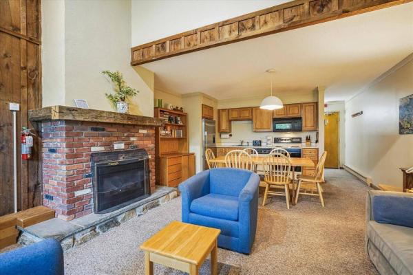 Whiffletree E8 3-bedroom Condo With Ski Access, Shuttle, And Fireplace - Silver Lake State Park, Barnard
