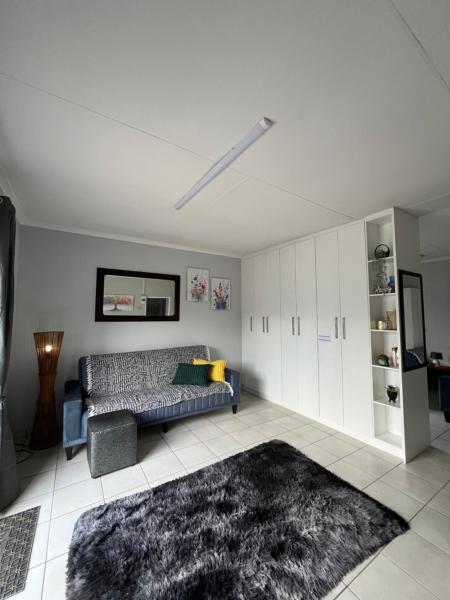 6 Sleeper Furnished Apartment - Alberton