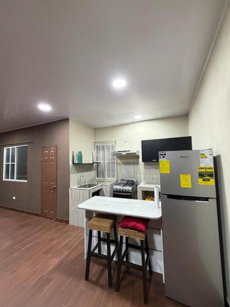 Modern 4br Home With Terrace, Ac & Wifi - Santa Ana