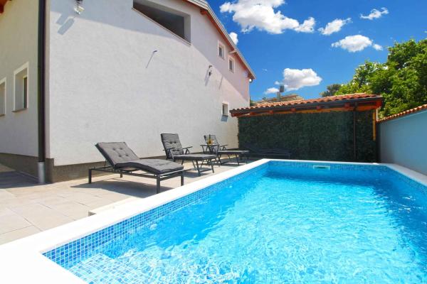 Holiday Home With Pool Peroj-fazana (Region) 44345 - Fasana