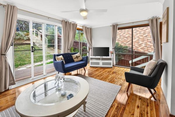Two Decks On Bass - A Simple Blue Mountains Escape - Wentworth Falls