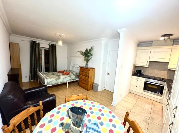 Ha Penny Bridge , Elegant Flat With Private Balcony, Liffey View And Kitchen, Shared Bathroom - Dublín