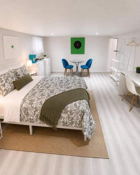 Downtown Toronto Suites Parking Available - Toronto