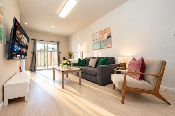 Central 3br Home Steps From Castro St - Los Altos, CA