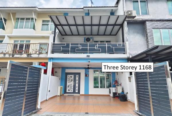Senai Three Storey Landed 14pax 5br Near Airport - Johor Bahru