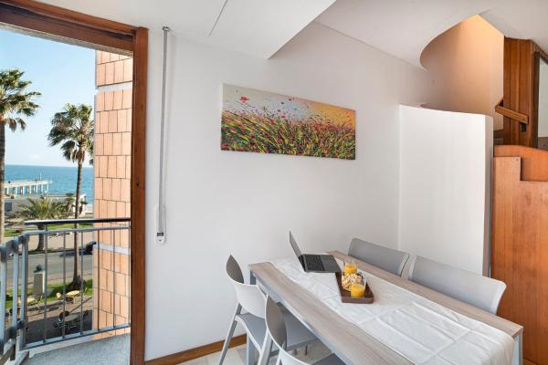 Tramontana A Stone's Throw From The Shoreline! - Pietra Ligure