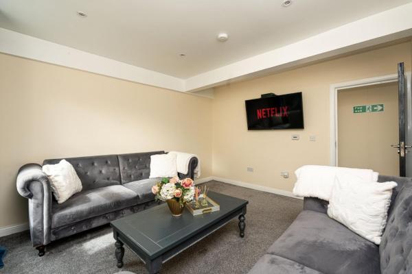 Spacious 6br Home For 12 Guests - Greenwich