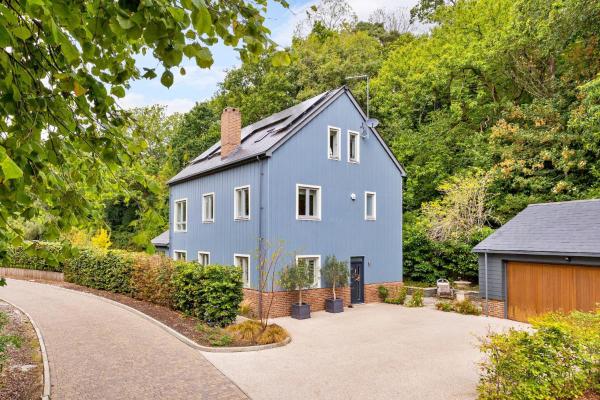 Finest Retreats - The Blue Barn - Tonbridge