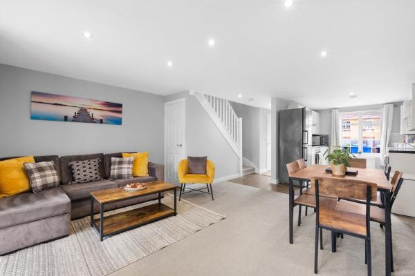 Dudley Gardens 3 Bedroom 1 Bathroom House - Bournemouth