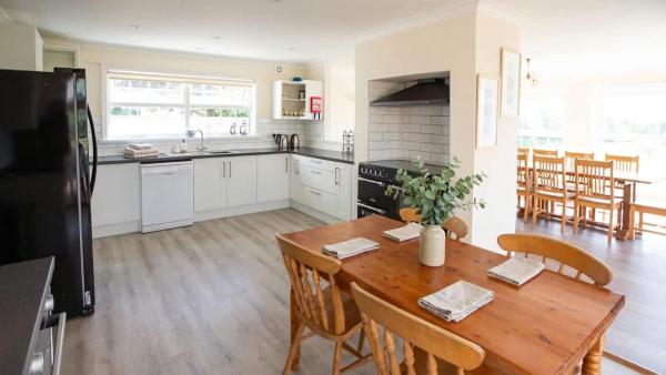 Spacious 6 Bed Holiday Cottage W Sea Views - Widemouth Bay
