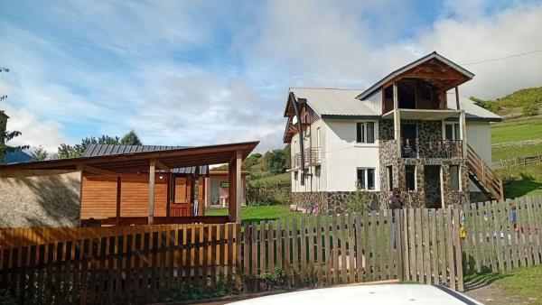 Gugas Cottage And Guest House In Lakhiri - Georgia