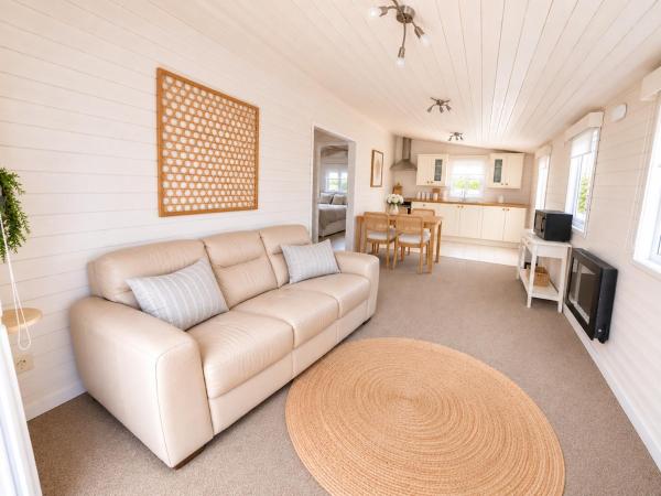 Lodge On The Lake Within The Cotswold Hoburne - Somerford Keynes