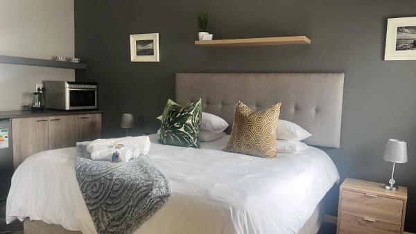 Santorini Guesthouse - East London