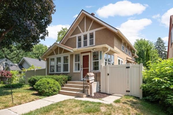 Charming 2br Classic Home With Sunroom, Deck N Yard - Nokomis East - Minneapolis, MN