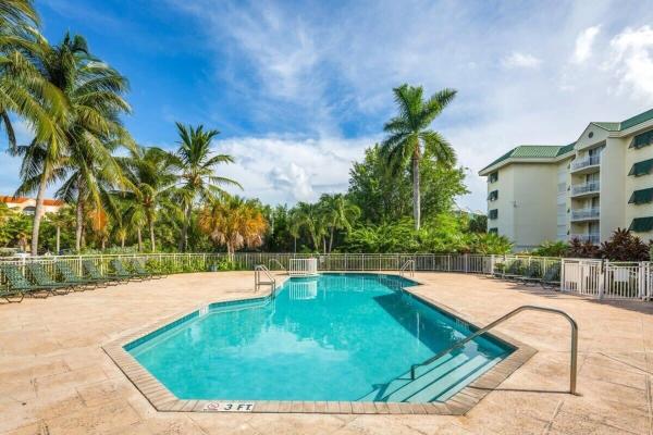 The Tahiti Suite - Updated Key West Condo With Pool, Hot Tub, & Balcony! - Key West, FL
