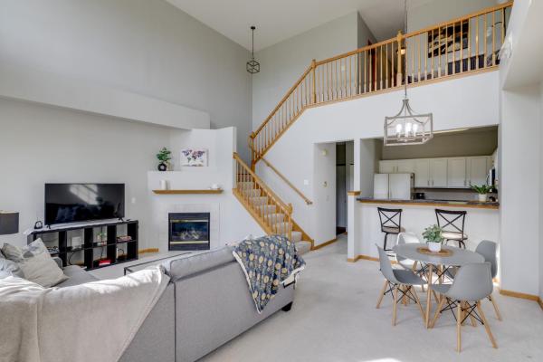 Shakopee Townhome Near Valleyfair & Mystic Lake - Eden Prairie, MN