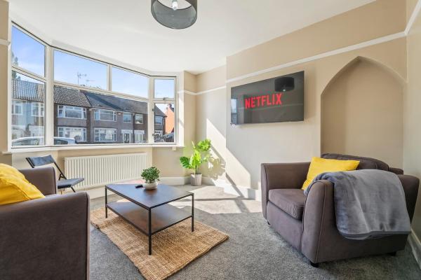 Spacious 3br Home With Free Parking Ideal For Contractors - Coventry