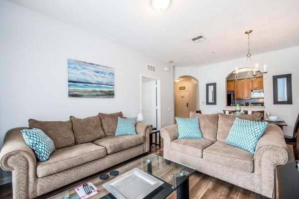 Gorgeous Top-floor Condo W Private Balcony - Orlando, FL