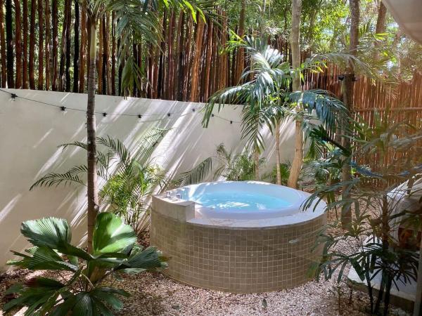 Boho Chic Poolside Condo 7 Min To The Beach & Town - Riviera Maya
