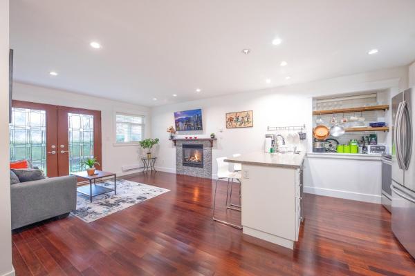 2 Bed Stylish Central Location- Great Neighborhood-free Parking- Pet Friendly - Vancouver