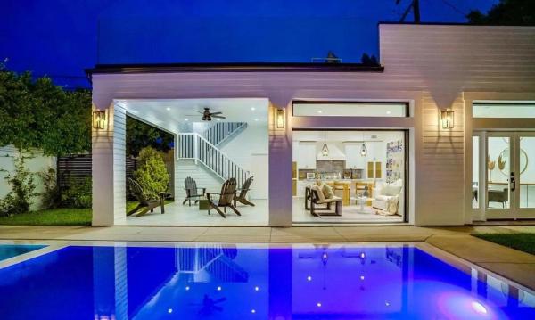 Stunning 5br Hollywood Hills Retreat With Pool And Spa Screening Room - Los Angeles