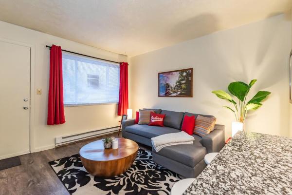 Maple Row Apartment Perfect For Game Day - Bloomington, IN