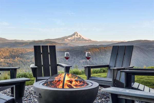 Jaw Drop View! Mt Hood! Fire Pit, Family Friendly - White Salmon, WA
