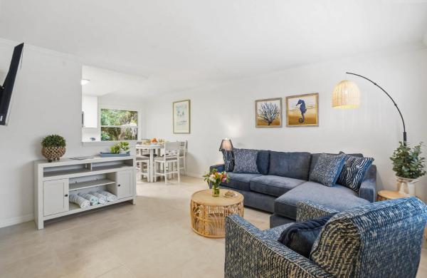 Walk To Siesta Key Beach Gear Pool Included Unit E - Siesta Key, FL