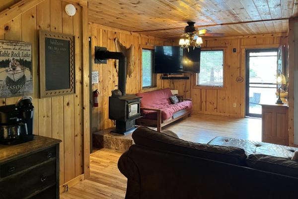 Relax Fireside! Hot Tub Haven On Table Rock Lake - Ridgedale, MO